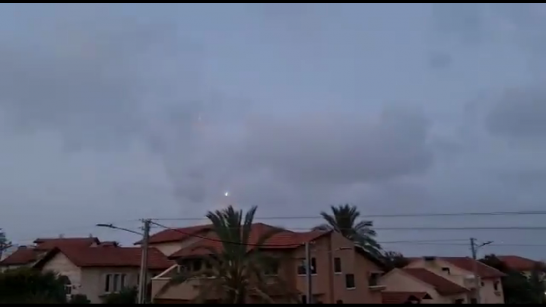 Video-Gazze direnişi Siyonist İsrail'in başkent Tel Aviv yakınlarındaki ...